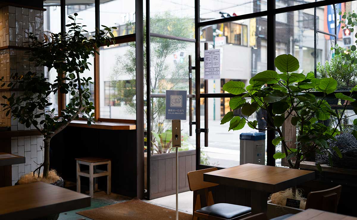 【大阪・堀江】BIOTOP CONNER STAND 緑あふれるカフェでハンドドリップコーヒーを、買い物も忘れずに - 珈琲屋さんになりたくて